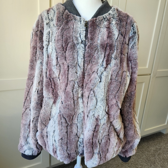 dylan | Jackets & Coats | Dylan Los Angeles Faux Fur Short Zip Up ...